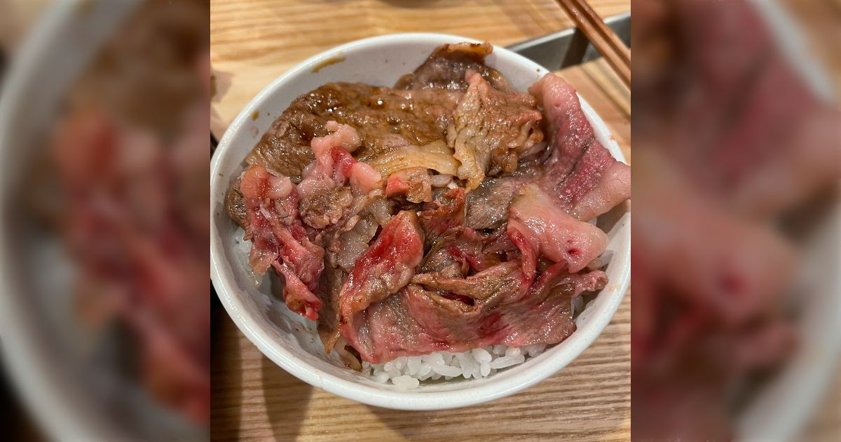 お店で出された牛丼を見て『シェフを呼んでくれないか』『普通にクレームの方です』→「何これ、自炊？」「目瞑って焼いたんか」などの声 ...