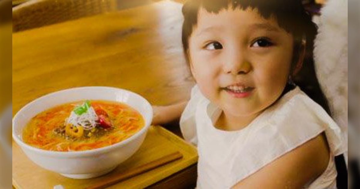 「たんたたんスープ～！」「ちょっちゅったっれれれれスープ～！」子供が商品説明を全く言えてない「ラ王」CMが「腹筋崩壊」 - Togetter [トゥギャッター]