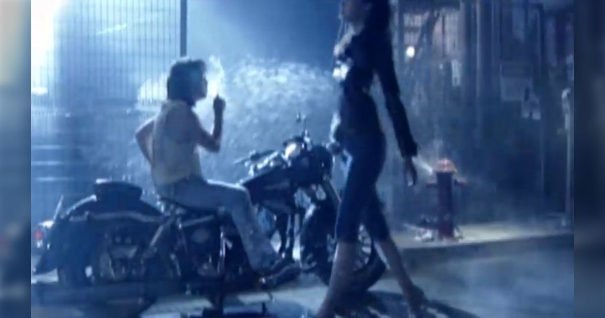 【B'z 35th special】22nd Single「Calling」 - posfie