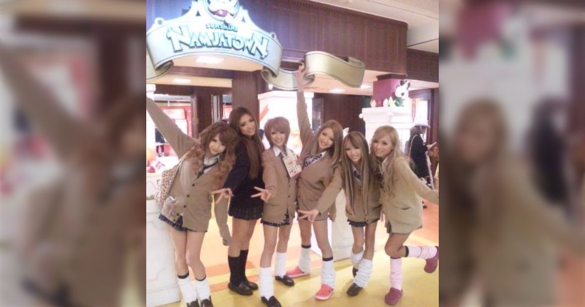 1枚目、私が憧れてたjk。2枚目、今のjk→「このギャル達が今やjkの母親と思うとエモい」 - posfie