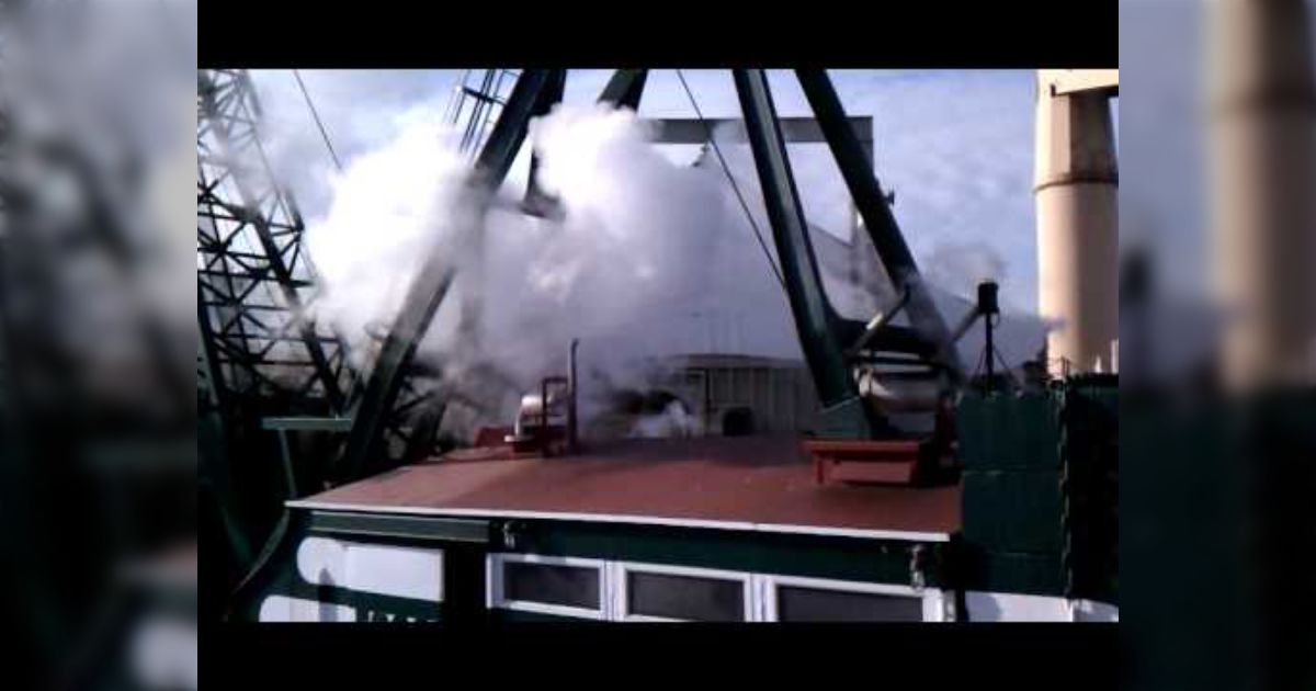 シアトルで現役の蒸気式起重機船「フォス300」について - posfie