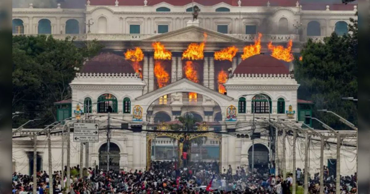 [B! SNS] SNS使用禁止措置で大規模なデモが起きているネパール、首相が辞任するも議会に放火される「王政が終わってから変わった」