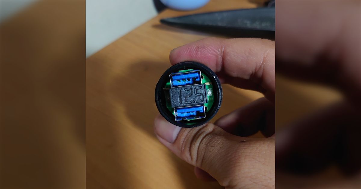 電圧を測れるシガーソケットUSBを買ったが何かおかしかったので分解したらとんでもない仕組みになっていた「そっちの方が手間がかかるのでは？」 - Togetter [トゥギャッター]