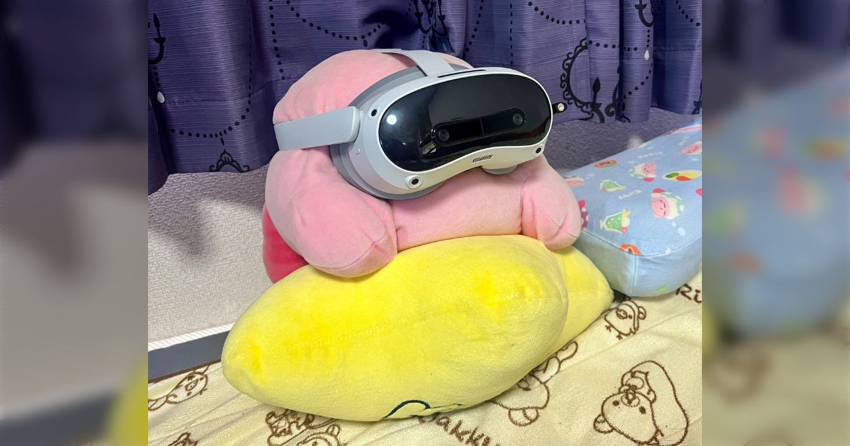 その辺に置いておくと壊れそうなVRゴーグル、迷った末の保管方法がこちら→天才的すぎて真似する人が続出 - Togetter