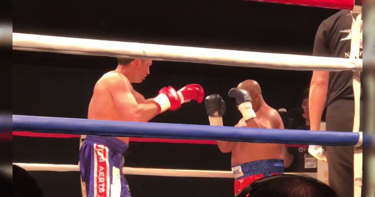 今年で50になるピーター・アーツが楠ジャイロを相手に勝利する！ - posfie