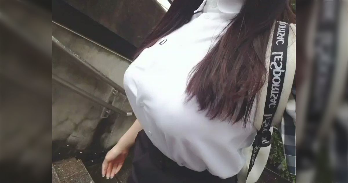 散歩するデカいおっぱい - posfie