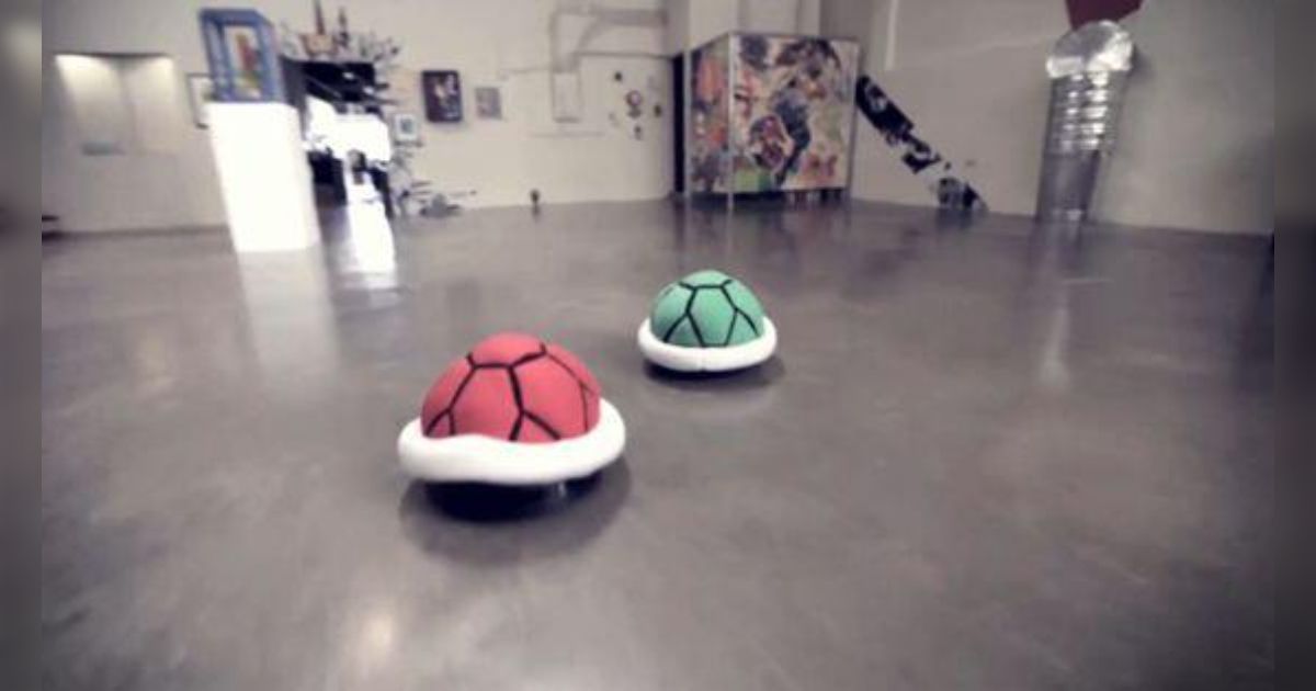 【発想の勝利】思わず踏みたくなる"ルンバ"カバーが発明され話題沸騰！！ - posfie