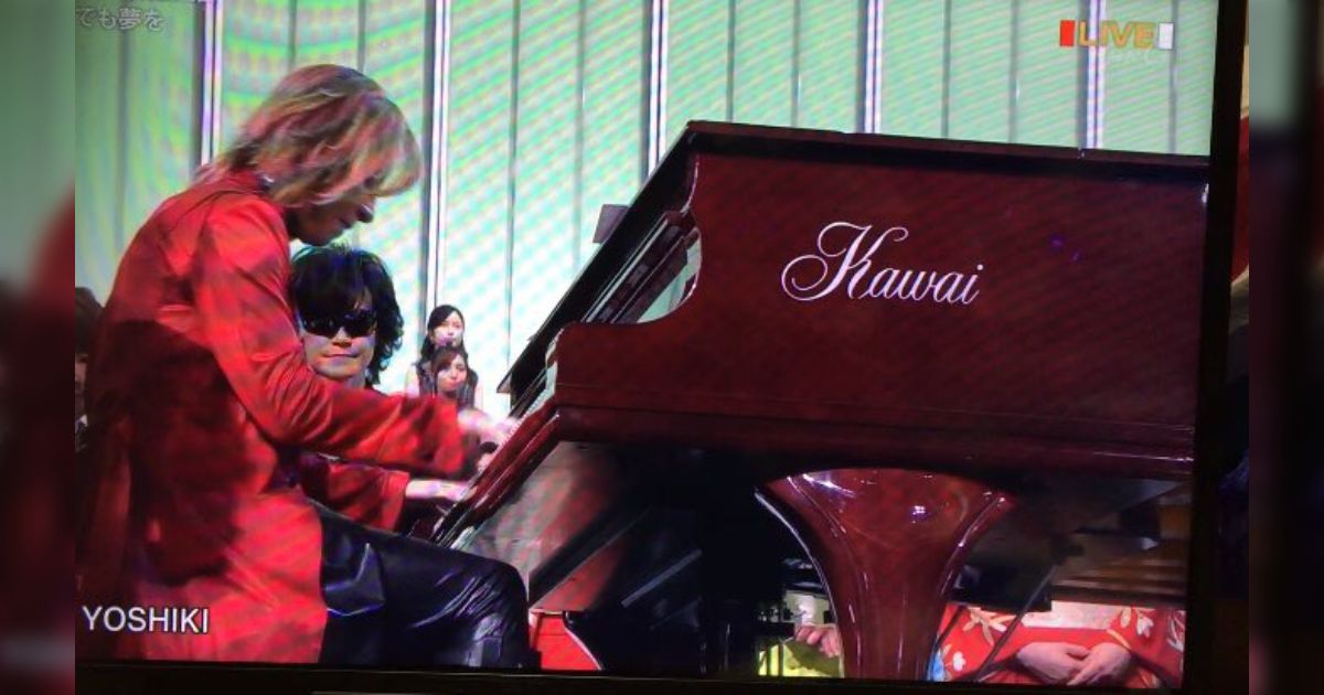 NHK紅白 いつでも夢を企画のYOSHIKIの赤いピアノKAWAIロゴがアップに NHKなのに大丈夫かと - posfie