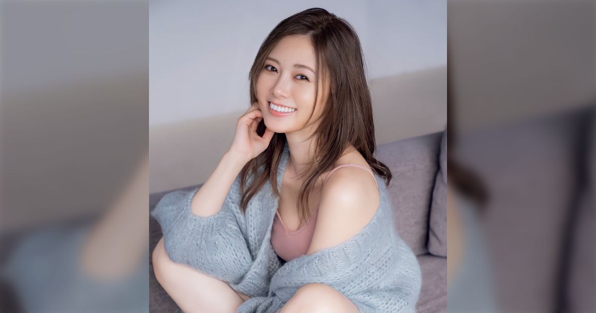 お隣の白石さんとルームシェアをすることになったのですが、ひょっとして僕のこと… - posfie